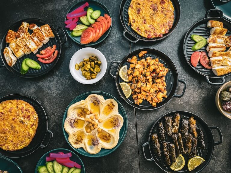 Discover Jordanian Cuisine: 10 Must-Eat Foods for Travelers